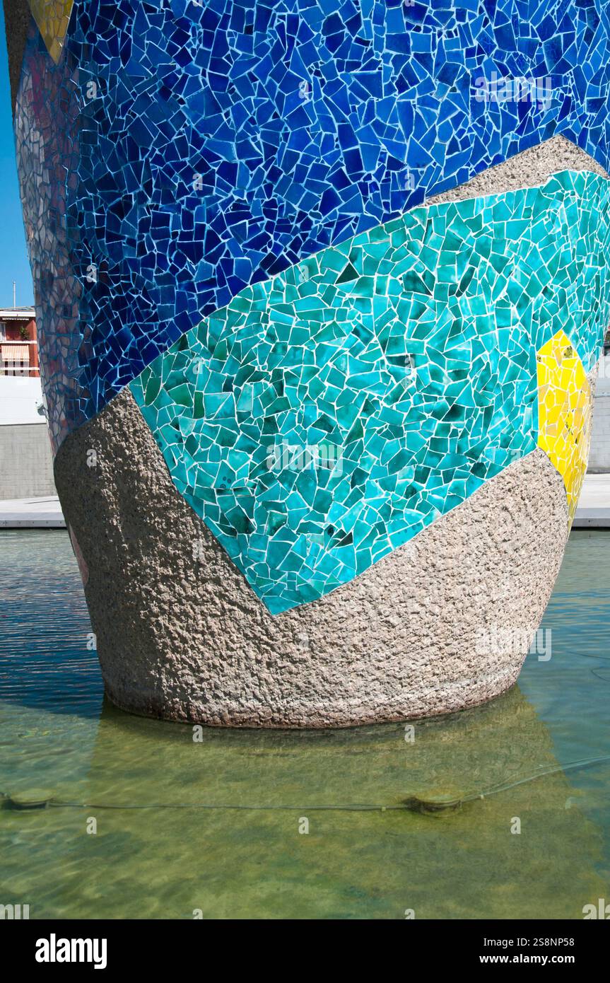 Dona y ocell hi-res stock photography and images - Alamy