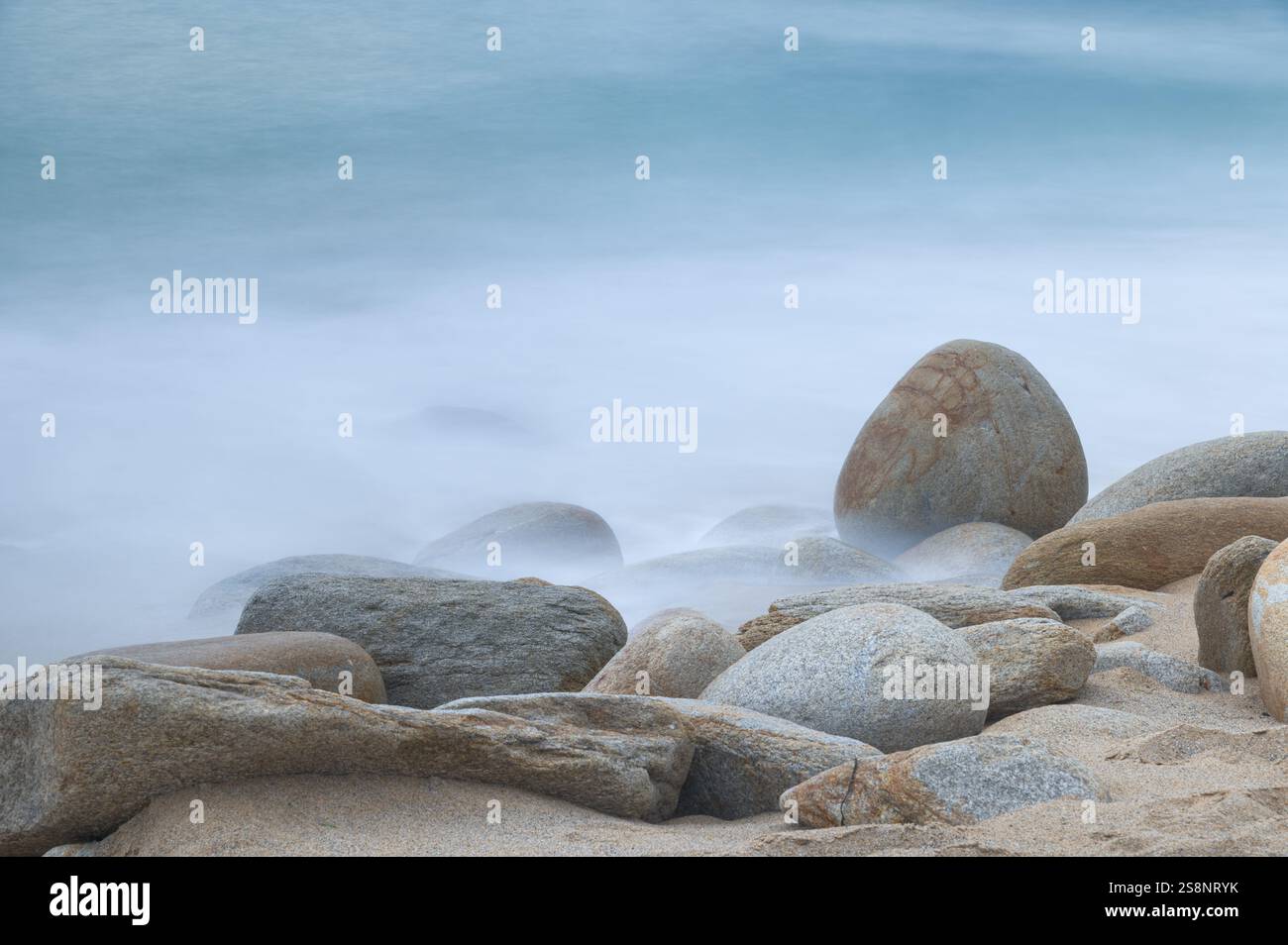 Long exposure photography of the wild coast of Quiberon Stock Photo - Alamy