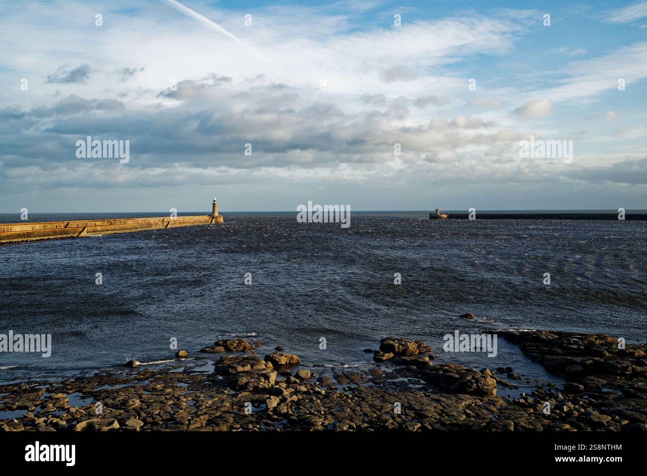 The mouth of the River Tyne, Tynemouth, Newcastle, England Stock Photo ...