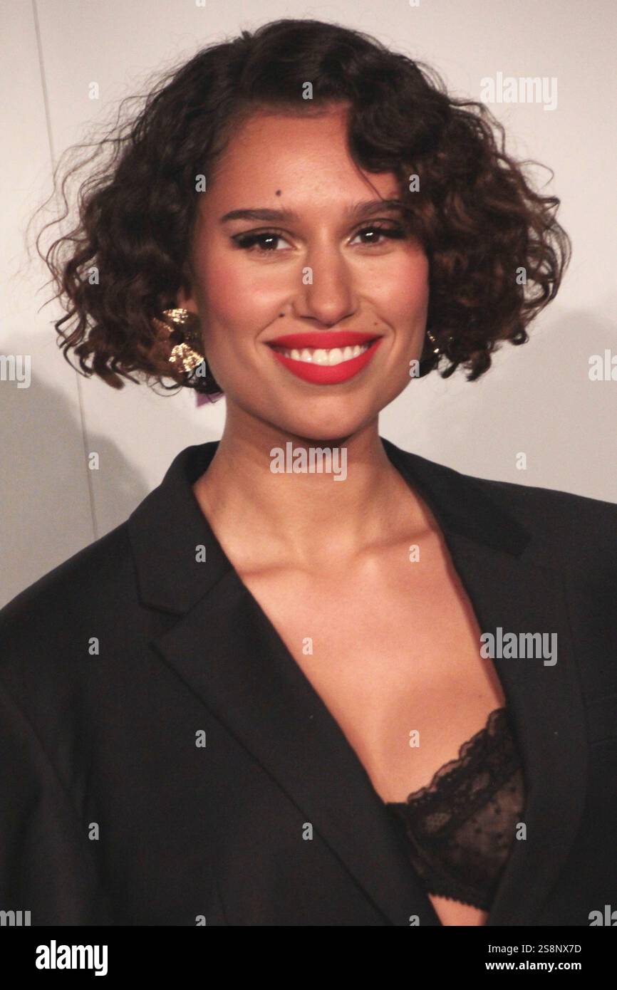 Raye live performance hi-res stock photography and images - Alamy