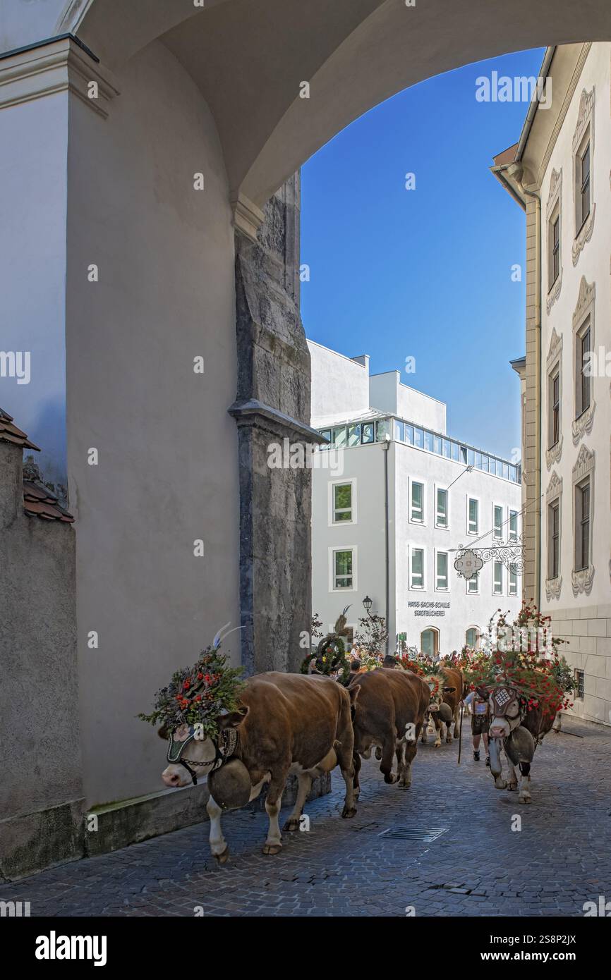 Alpine hut tour through the historic centre of Schwaz, from the Eng-Alm ...