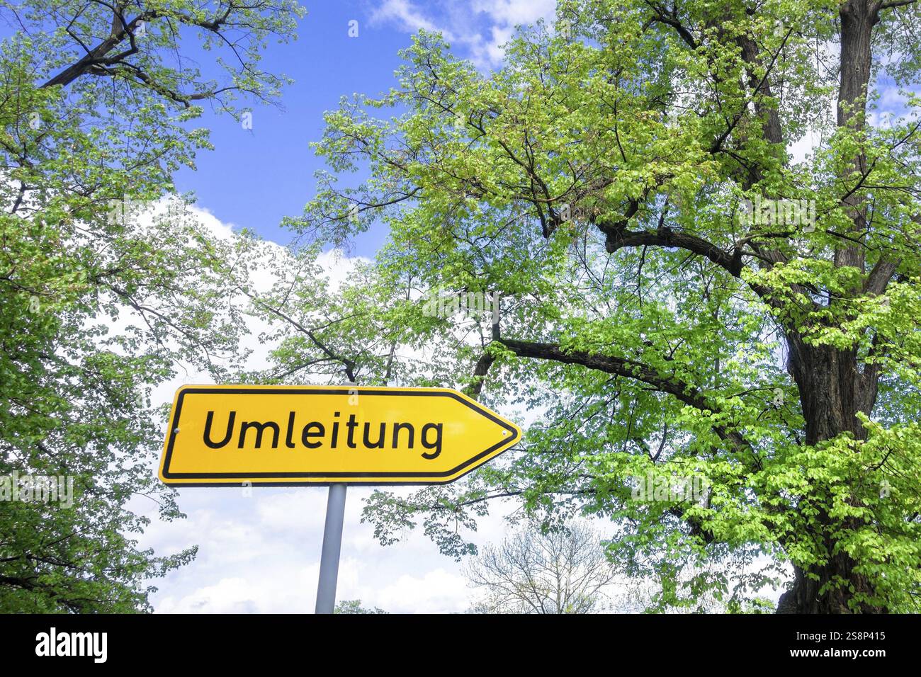 An image of a german road sign with text detour Stock Photo - Alamy