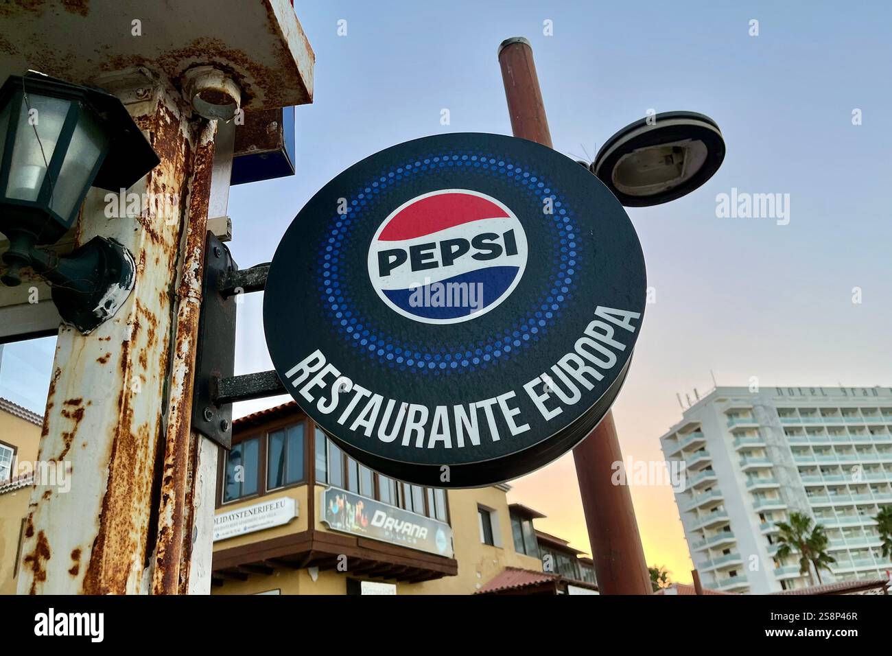 2020s pepsi logo hi-res stock photography and images - Alamy