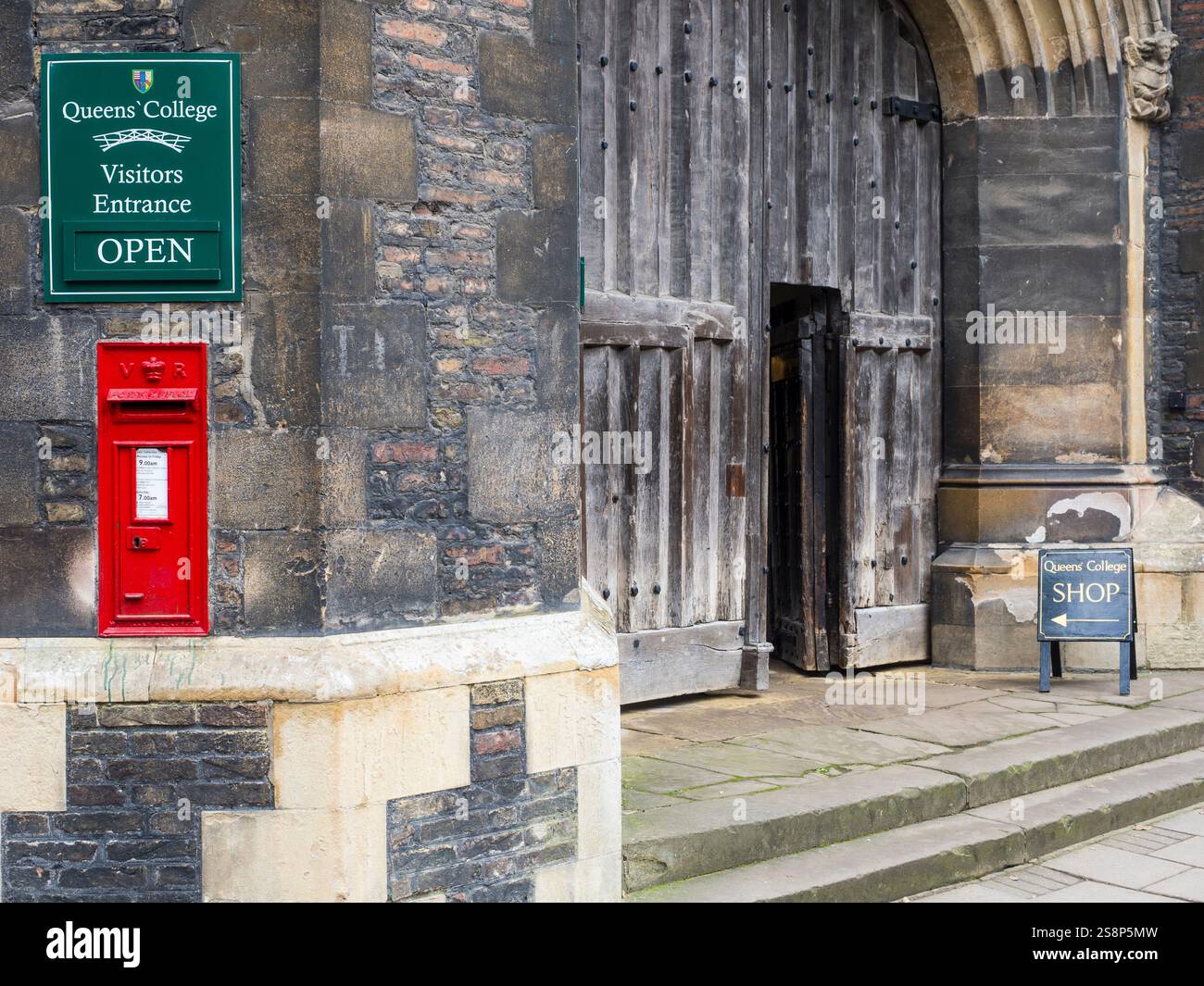 Visitors Entrance to Queens College, University of Cambridge, Cambridge ...