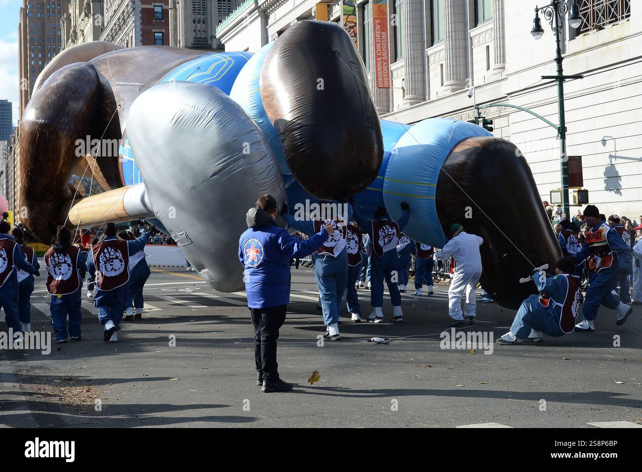 Handlers struggle with the Smokey Bear balloon at the 93rd Annual Macy ...