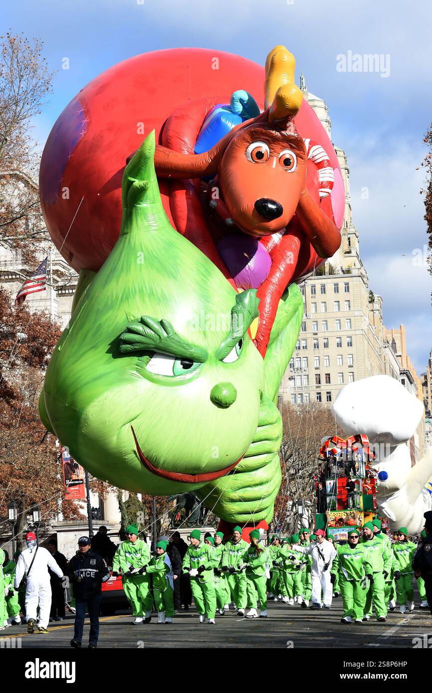 How the Grinch Stole Christmas balloon at the 93rd Annual Macy's ...