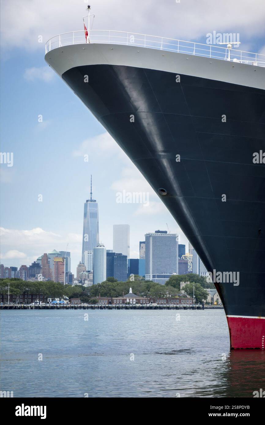 An image of a cruising ship New York Stock Photo - Alamy