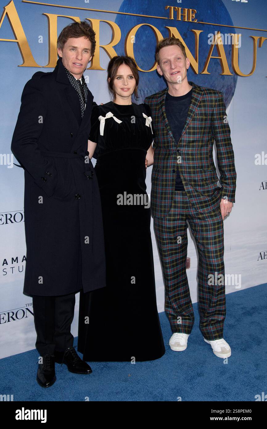 (L-R) Eddie Redmayne, Felicity Jones and Director/Co-Writer/Producer ...