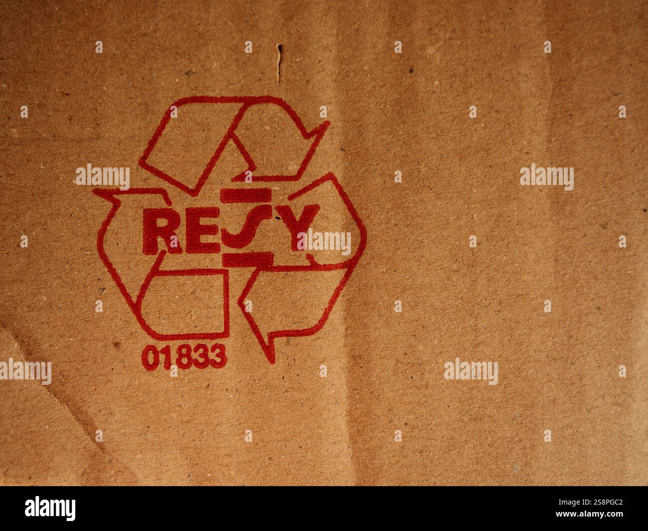 Red carton RESY recyclable sign. Emballage Certificat. Signage on ...