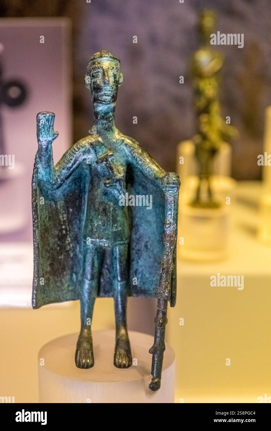 Historical figures and works of art exhibits in the archaeological ...