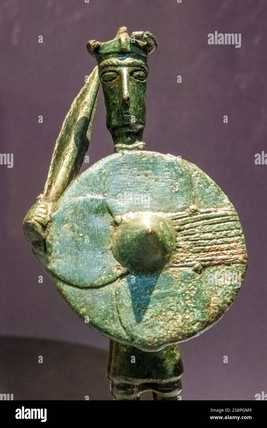 Historical figures and works of art exhibits in the archaeological ...