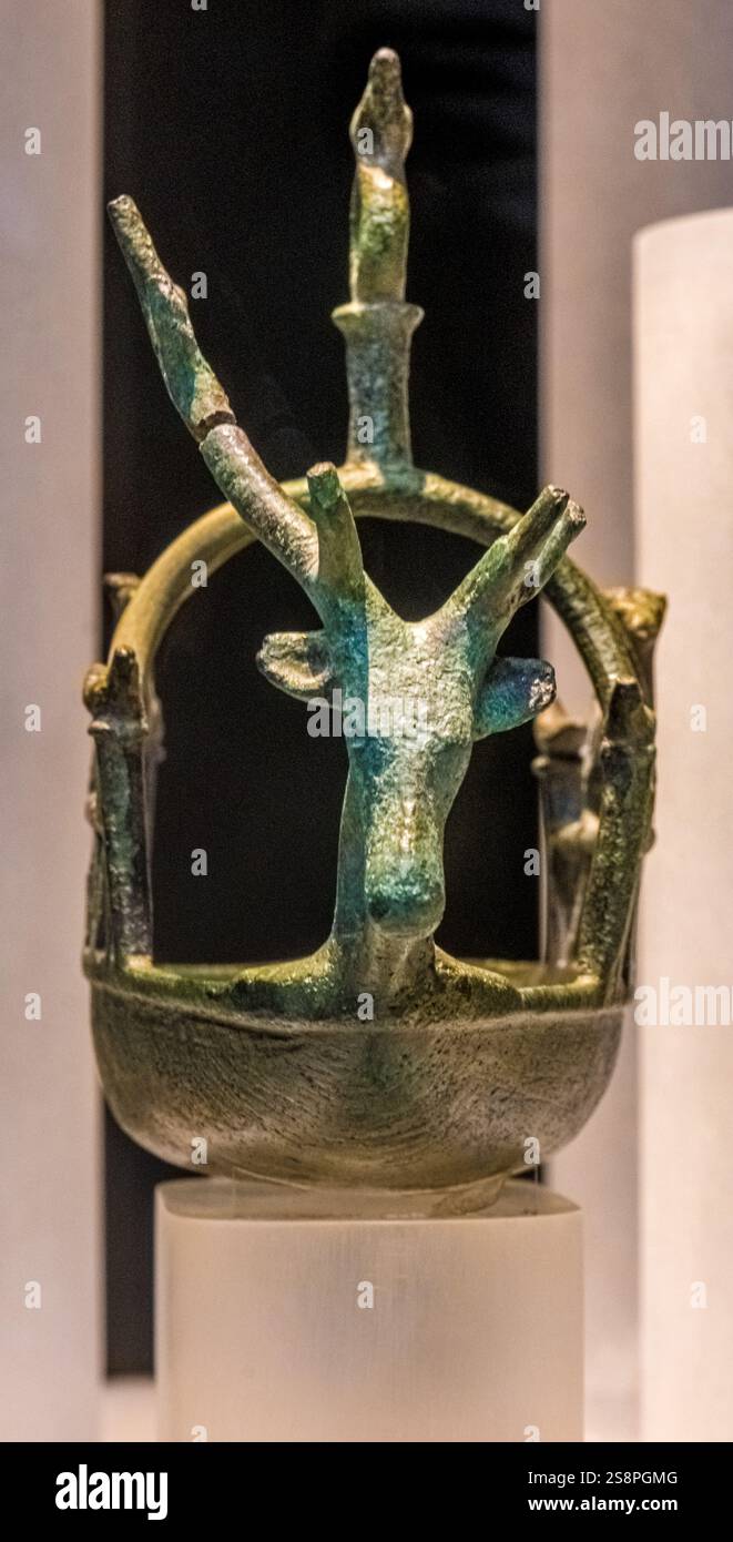 Historical figures and works of art exhibits in the archaeological ...