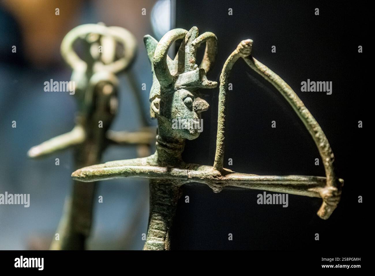 Historical figures and works of art exhibits in the archaeological ...