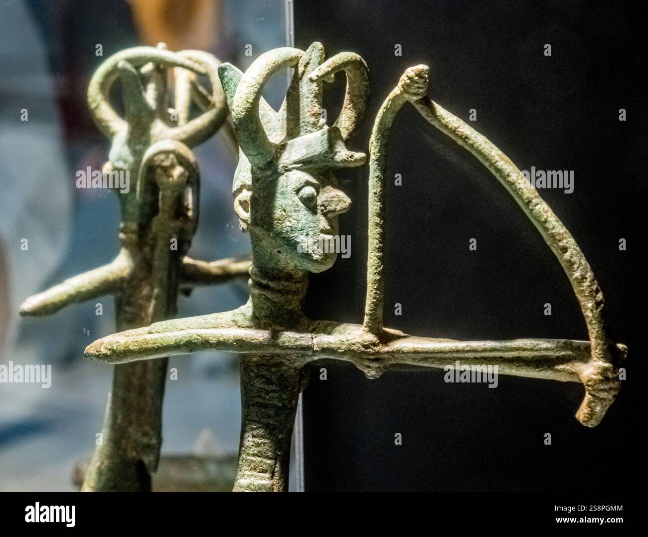 Historical figures and works of art exhibits in the archaeological ...