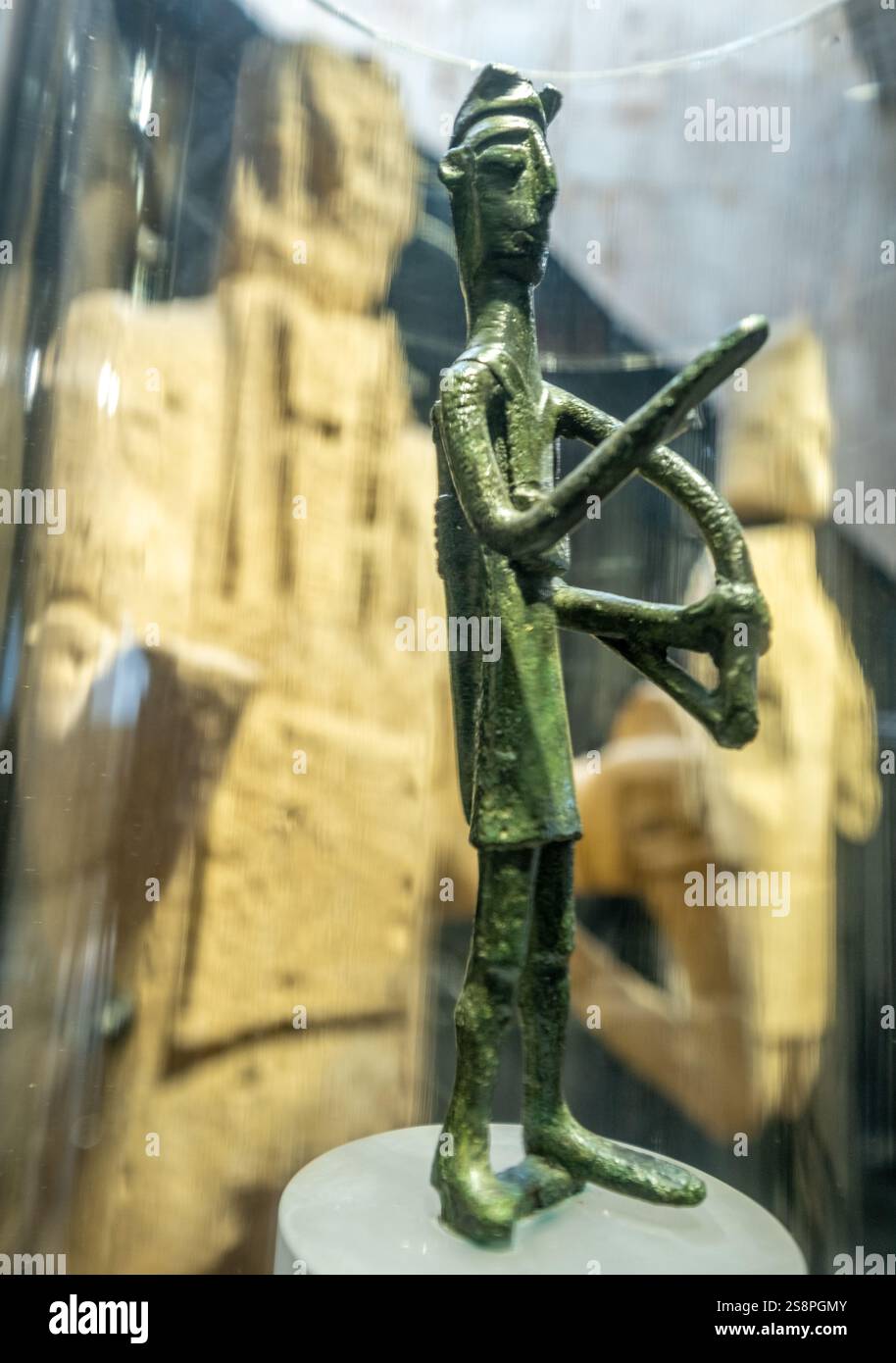 Historical figures and works of art exhibits in the archaeological ...