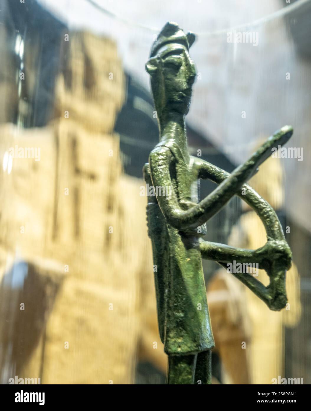 Historical figures and works of art exhibits in the archaeological ...