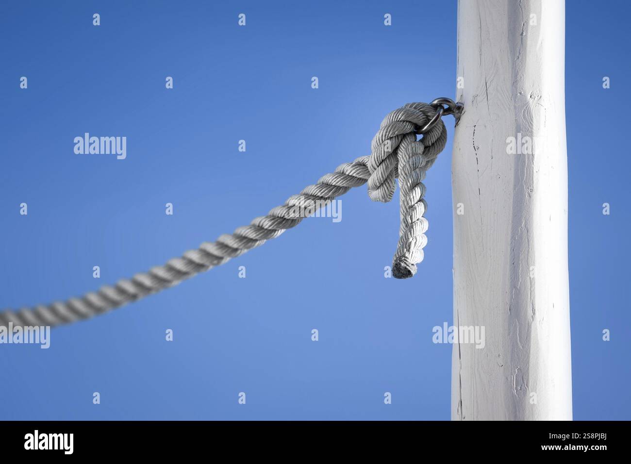 An image of a big knot rope Stock Photo - Alamy