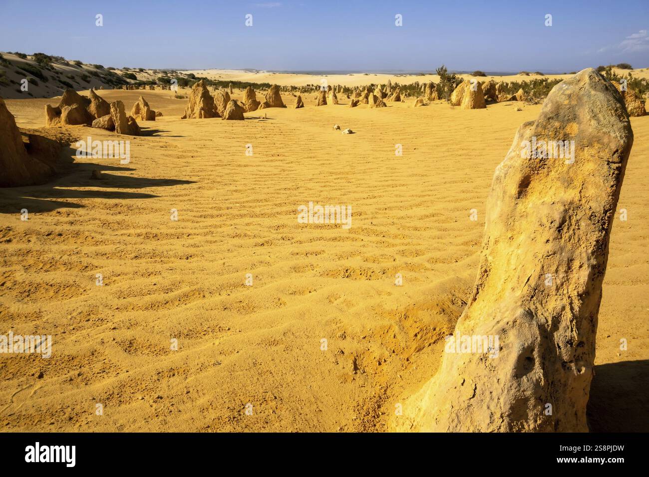 An image of the Pinnacles sand desert Western Australia Stock Photo - Alamy