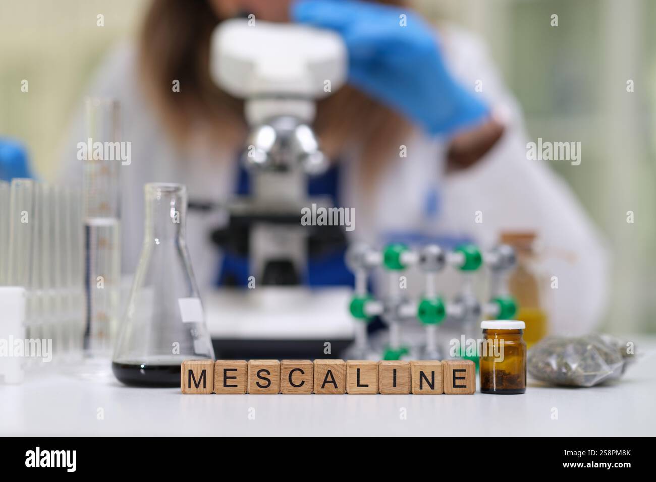 Chemical study visuals hi-res stock photography and images - Alamy