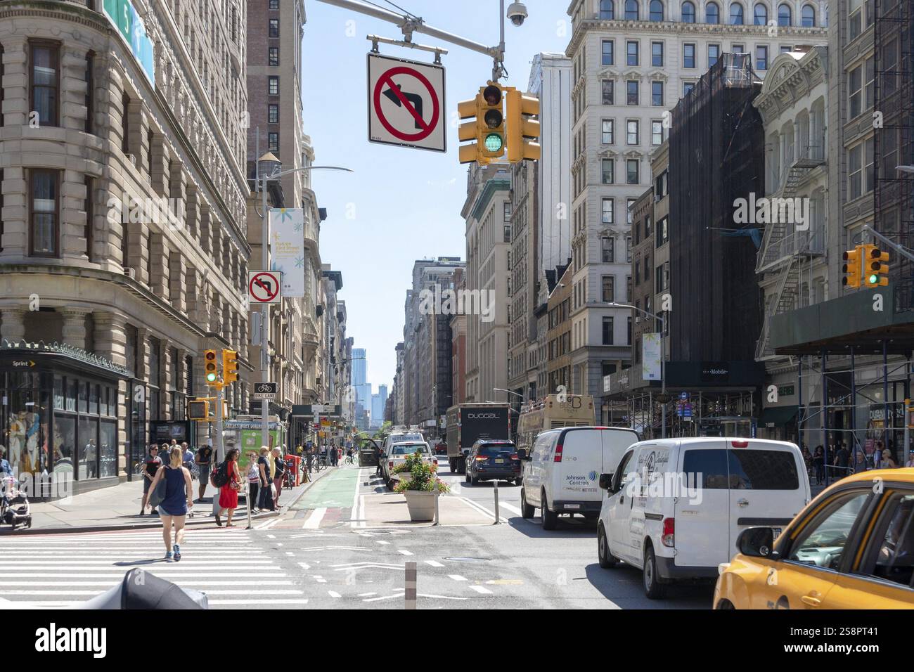 Big avenue in city may hi-res stock photography and images - Alamy