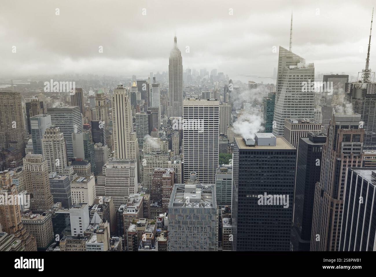 Nyc rainy hi-res stock photography and images - Alamy
