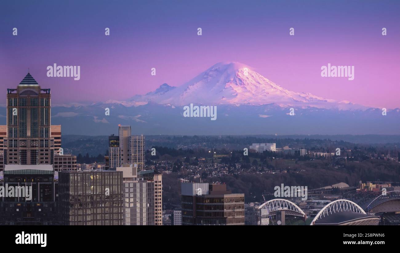 An image of Mount Rainier Seattle USA Stock Photo - Alamy