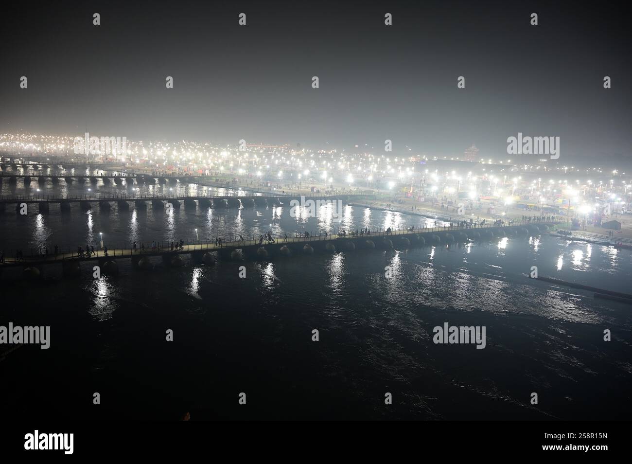 January 23, 2025: Prayagraj: A view of pontoon bridge installed over ...