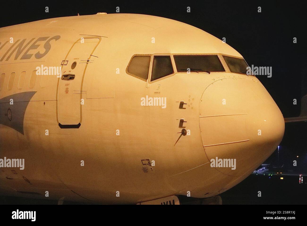 Iced aircraft. Boeing 737, air freight Stock Photo - Alamy