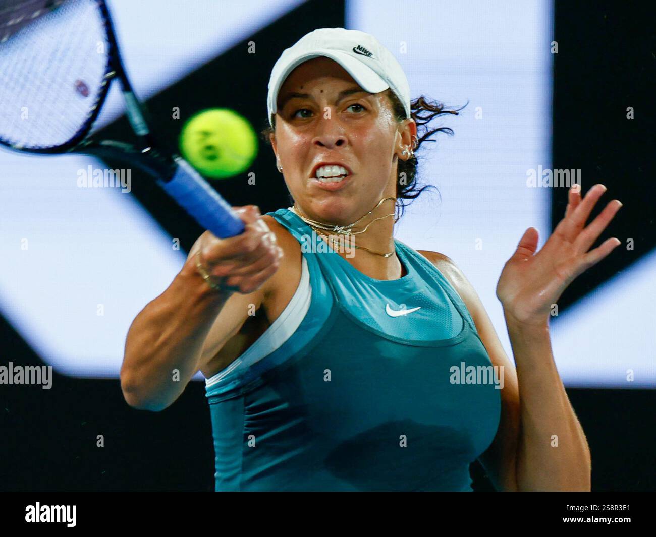 (250123) -- MELBOURNE, Jan. 23, 2025 (Xinhua) -- Madison Keys hits a ...