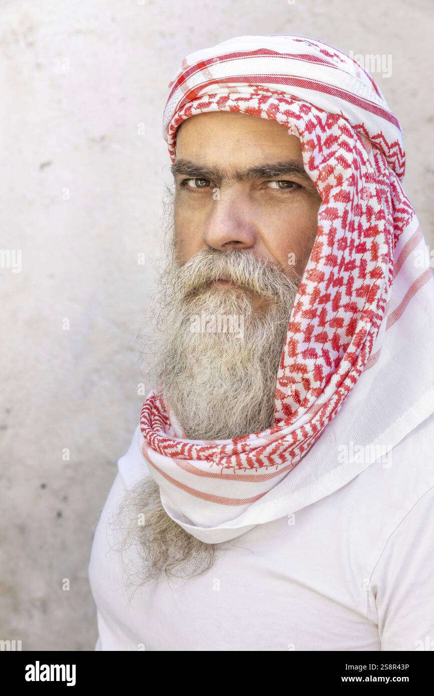 Traditional arab man hi-res stock photography and images - Alamy