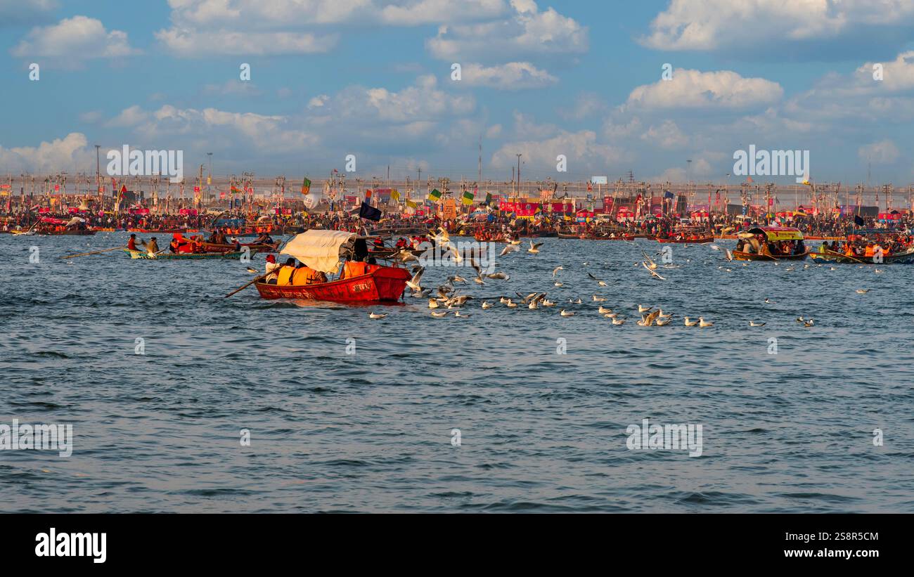 Kumbh Mela Prayagraj: Massive Hindu pilgrimage at Triveni Sangam (river ...