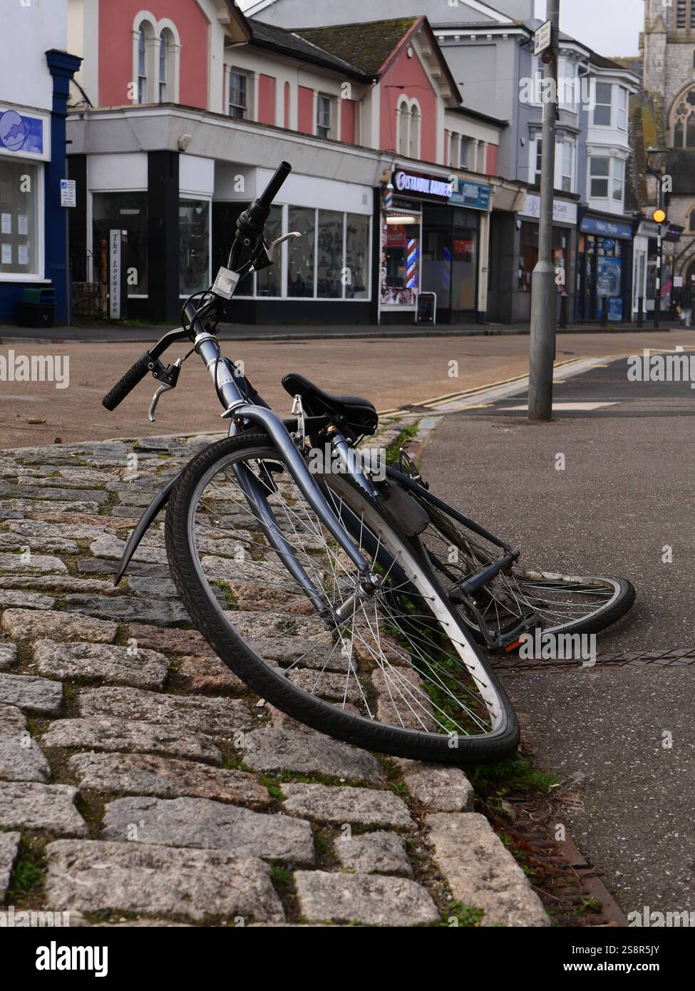 Buckled wheels hi-res stock photography and images - Alamy