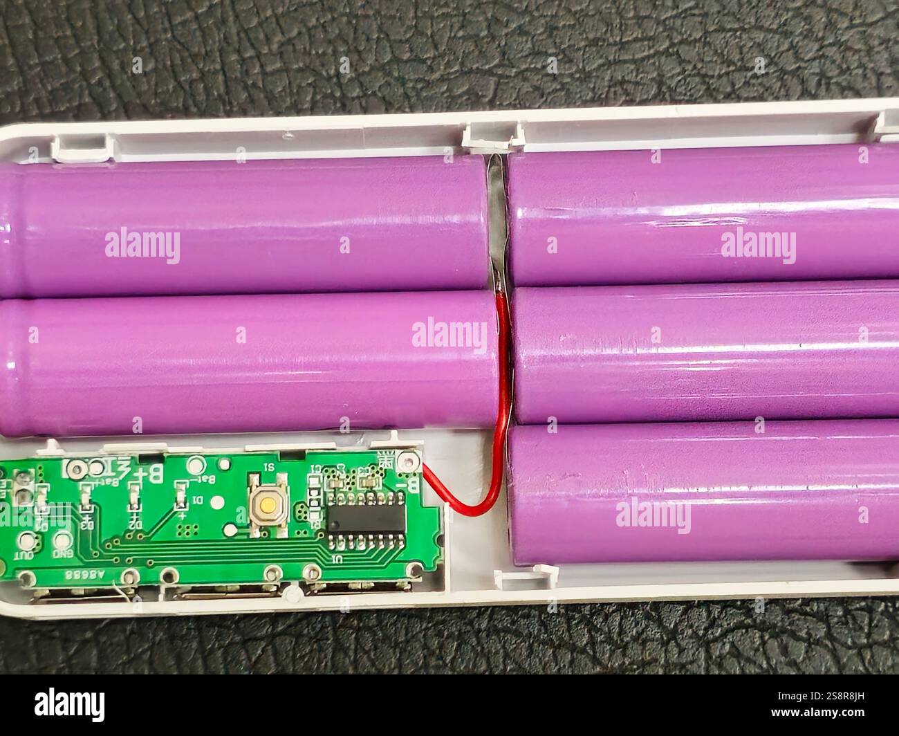 A power bank 18650 battery pack cells, cylindrical lithium-ion battery ...