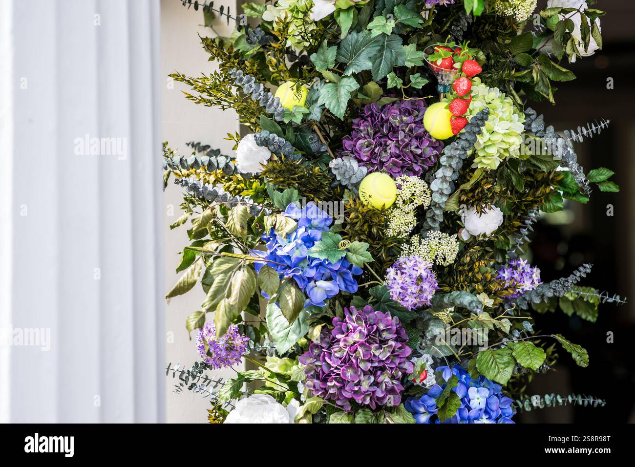 Outdoor flower arrangement display hi-res stock photography and images ...