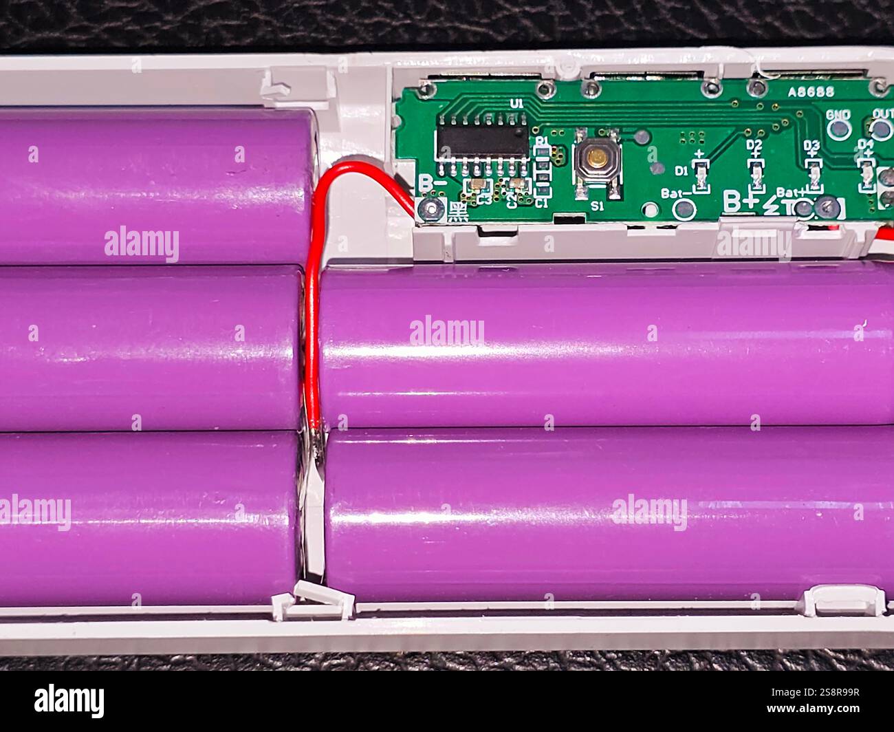 A power bank 18650 battery pack cells, cylindrical lithium-ion battery ...