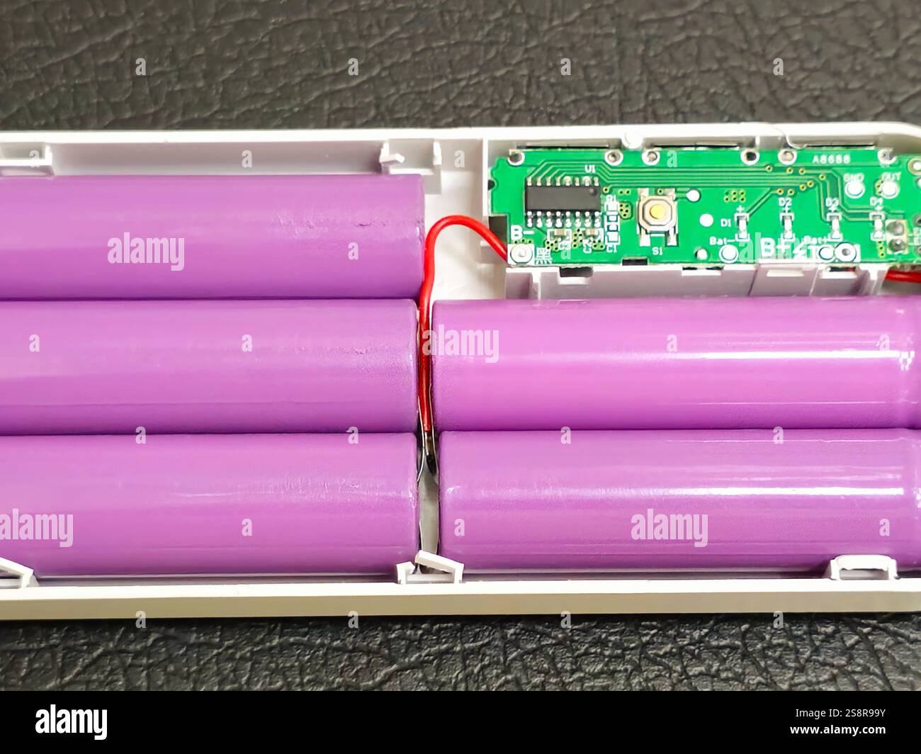 A power bank 18650 battery pack cells, cylindrical lithium-ion battery ...