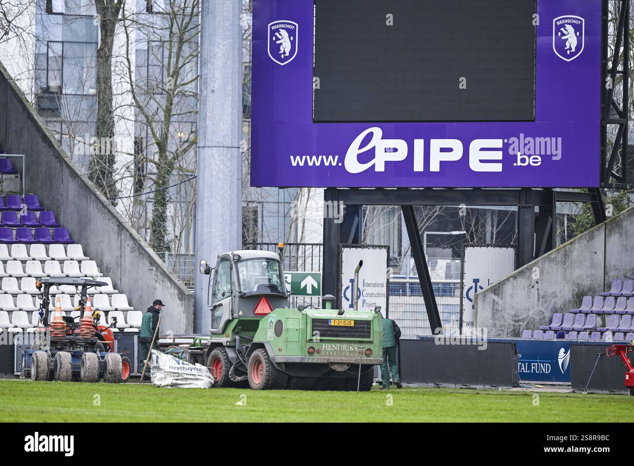 Antwerp, Belgium. 23rd Jan, 2025. Greenkeepers pictured at the brand ...