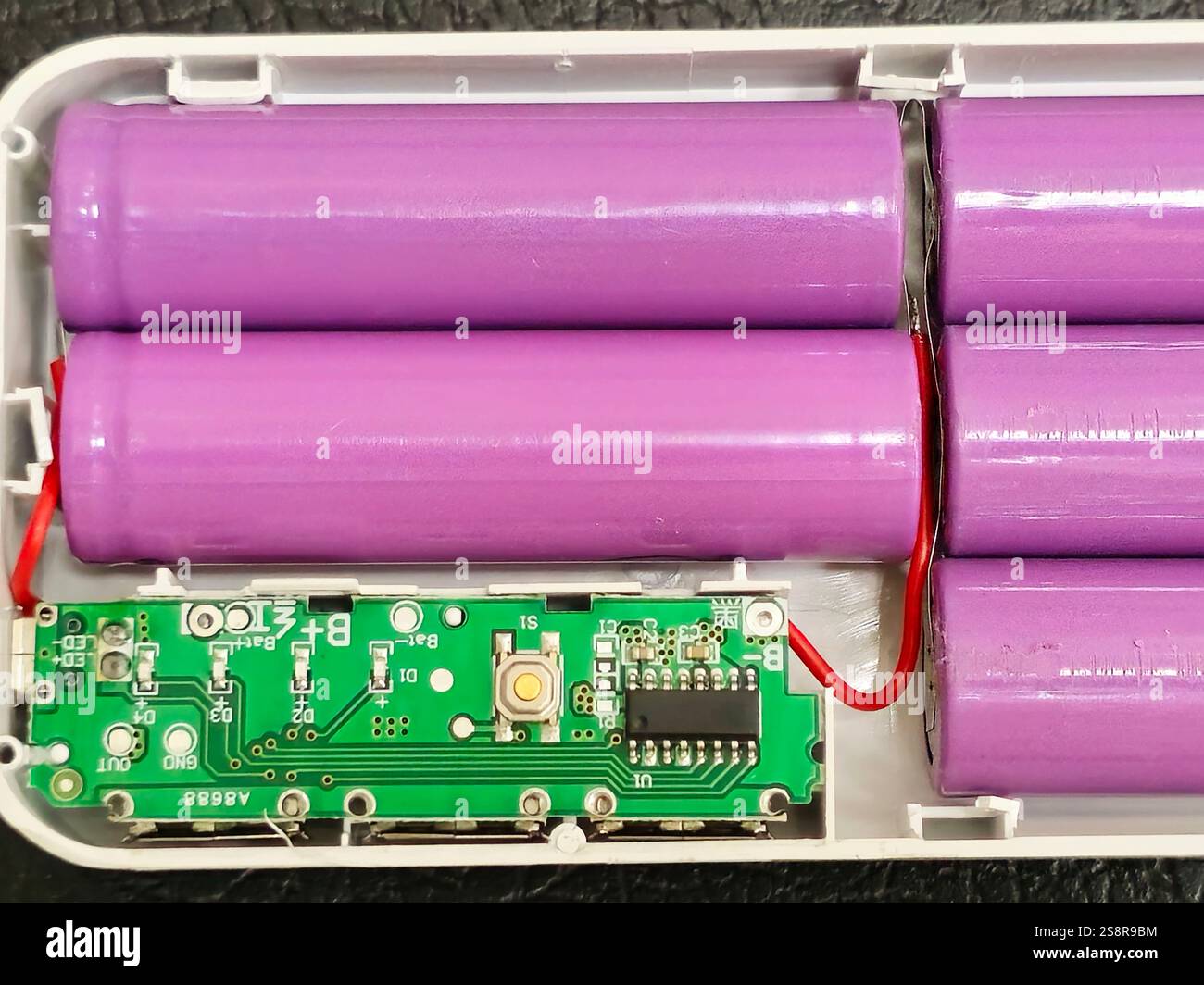 A power bank 18650 battery pack cells, cylindrical lithium-ion battery ...