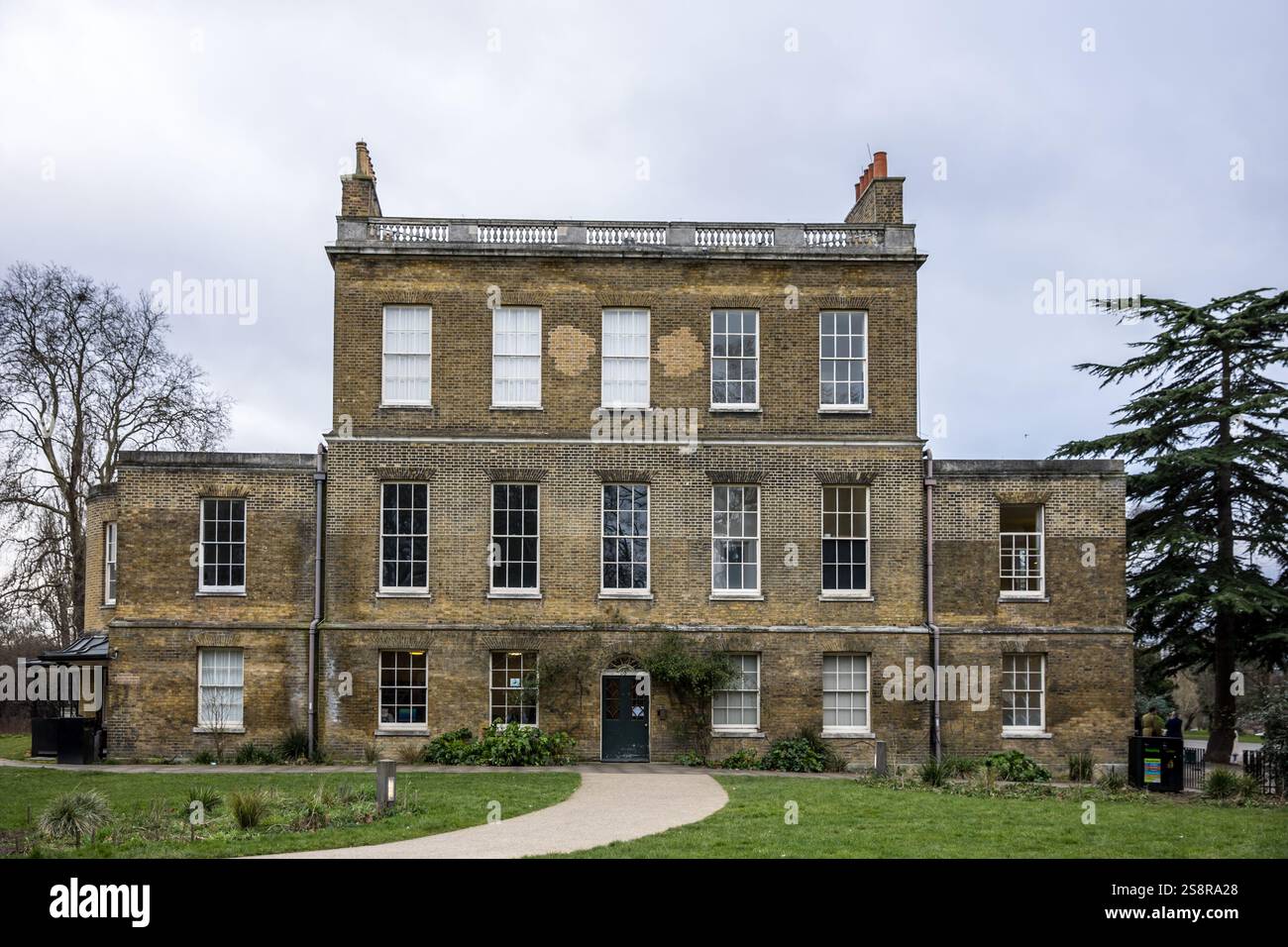 Outdoor wedding location hackney hi-res stock photography and images ...