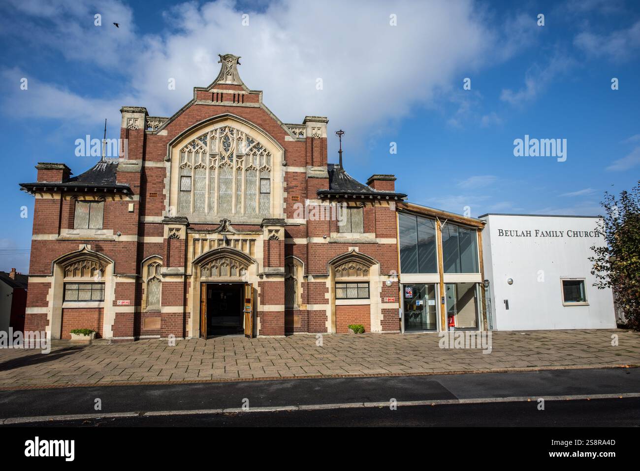 Community family church hi-res stock photography and images - Alamy