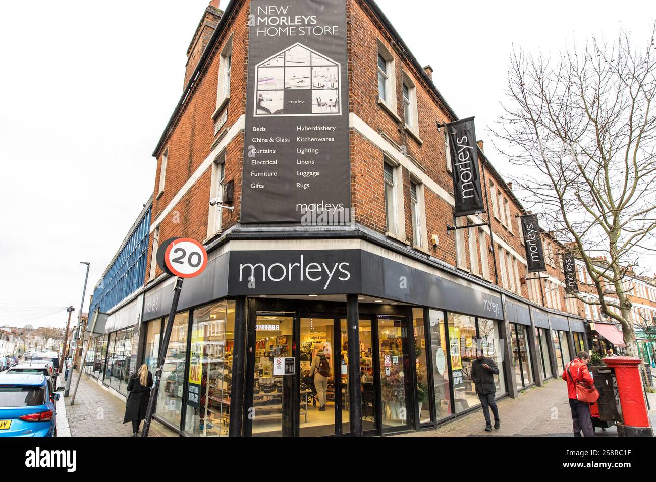 Morleys Department Store Tooting Closing down sale Stock Photo - Alamy