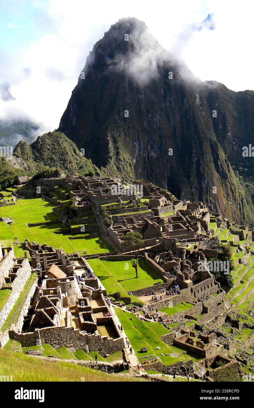 Geography travel peru machu picchu hi-res stock photography and images ...