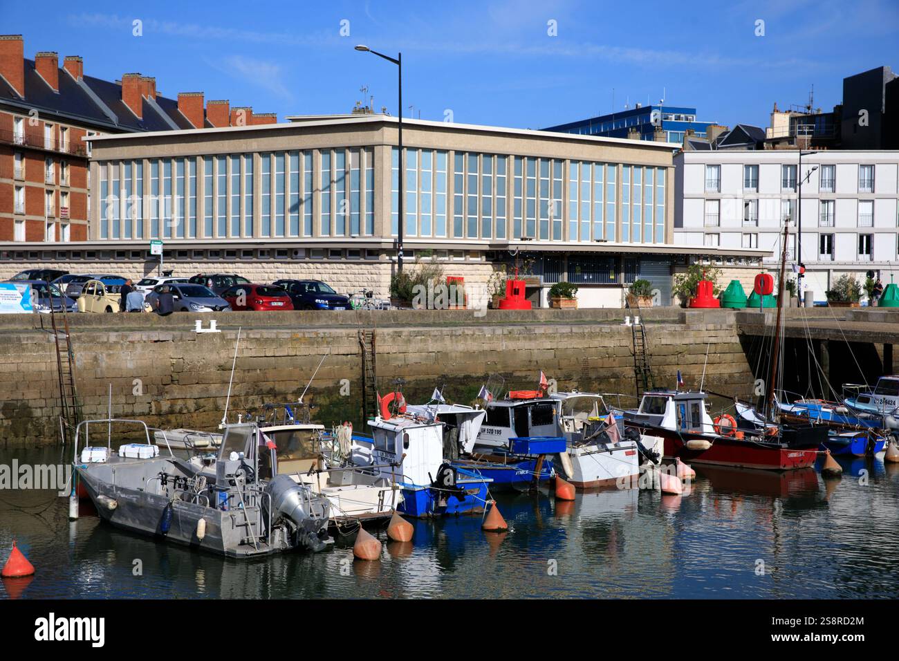 Bassin aux poissons hi-res stock photography and images - Alamy