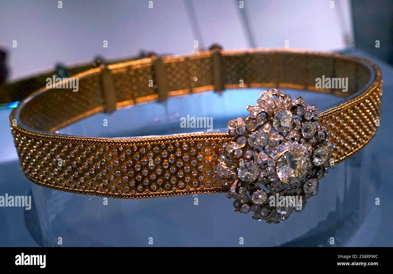 Thai Royal Belt; Late 1890's. The queen wore this belt and accompanying ...