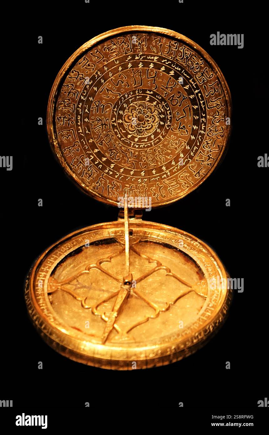 Magnetic compass hi-res stock photography and images - Alamy