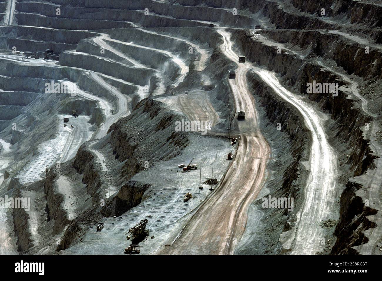 Open pit copper mine chuquicamata hi-res stock photography and images ...