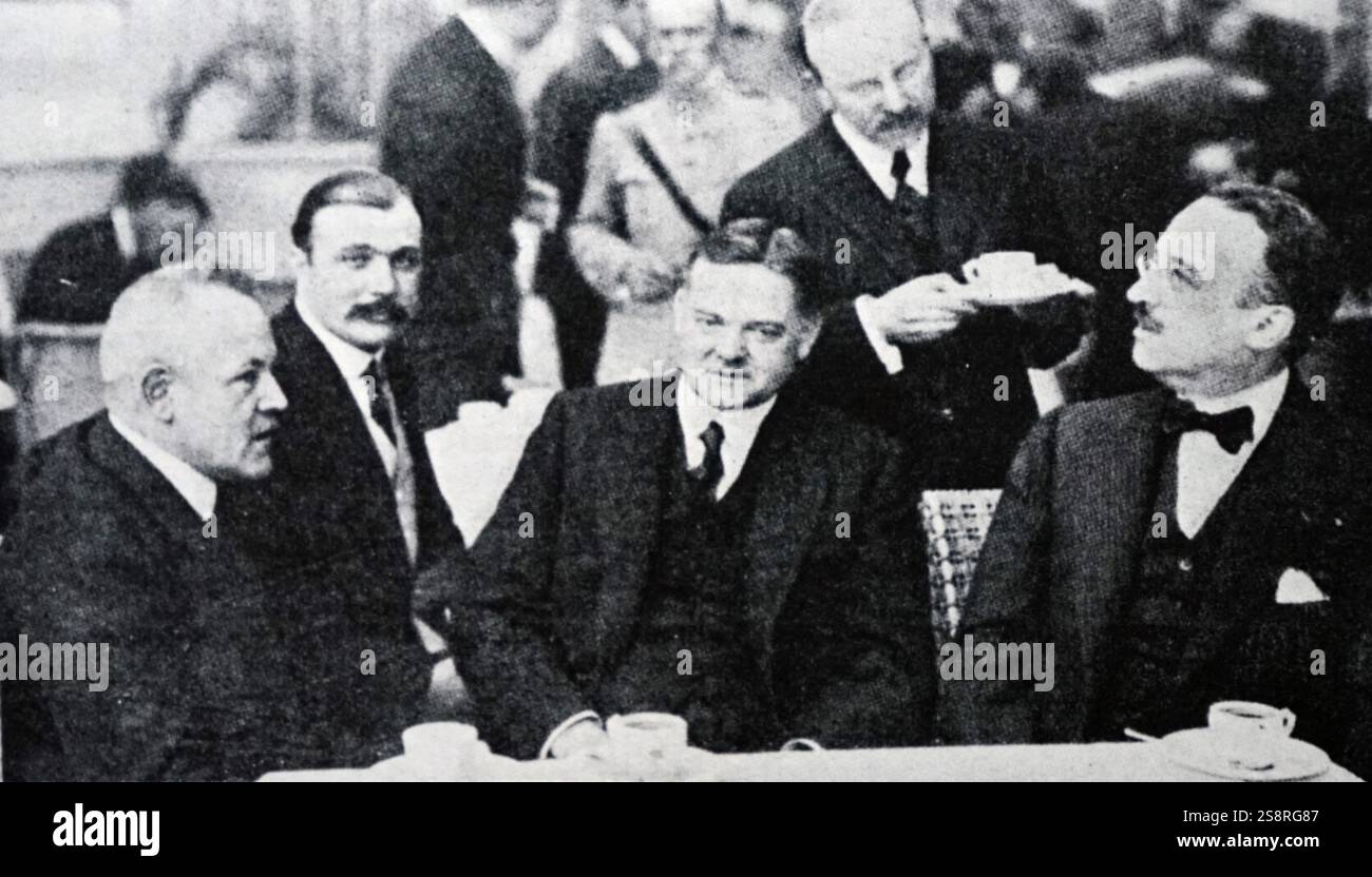 Photograph of President Herbert Hoover (1874-1964) dining with French ...