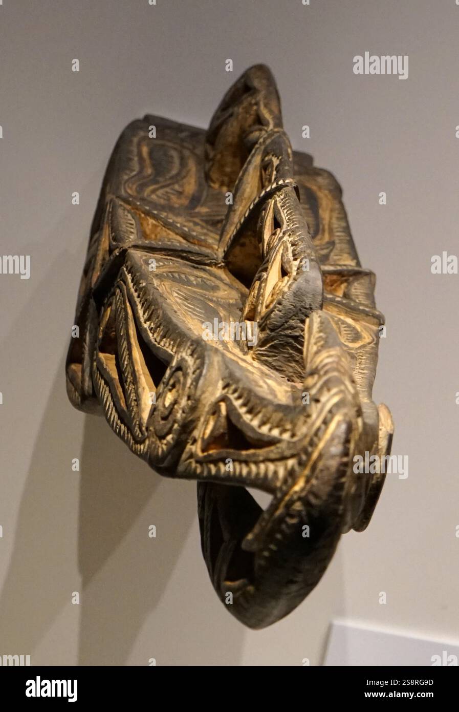Canoe prow from Papua New Guinea. Dated 20th Century Stock Photo - Alamy
