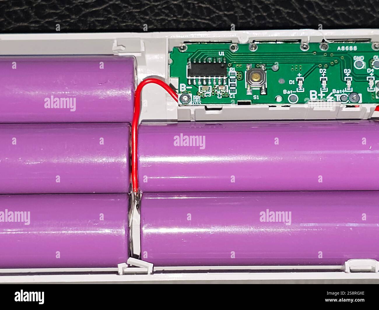 A power bank 18650 battery pack cells, cylindrical lithium-ion battery ...