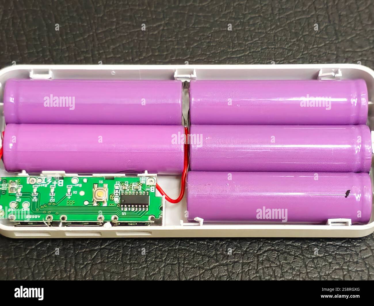 A power bank 18650 battery pack cells, cylindrical lithium-ion battery ...